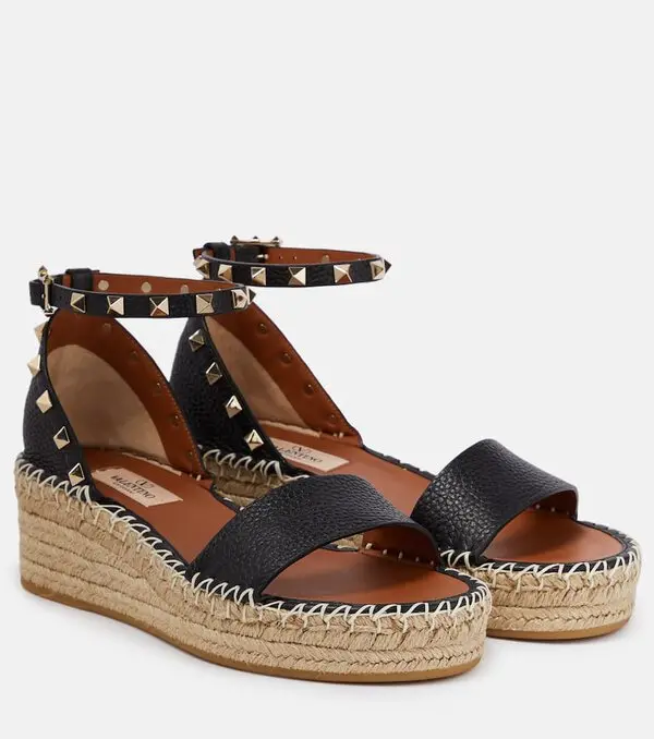 Valentino Garavani Rockstud Espadrille Wedges - Beige