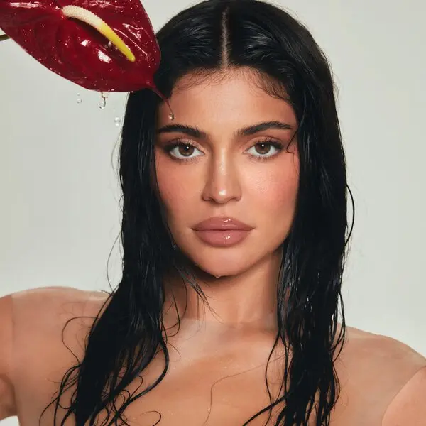 KYLIE COSMETICS Wine Kisses Gloss Drip - One-color