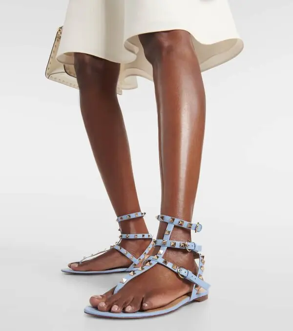 Valentino Garavani Rockstud Thong Sandals - Blue