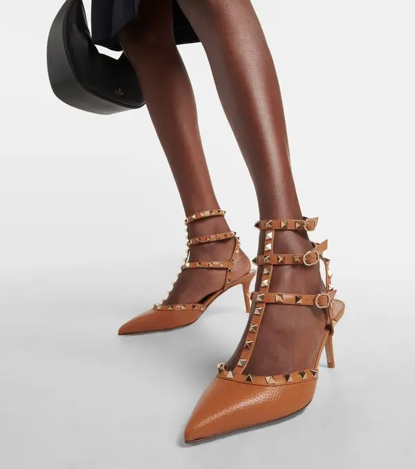 Valentino Garavani Rockstud Leather Pumps - Beige
