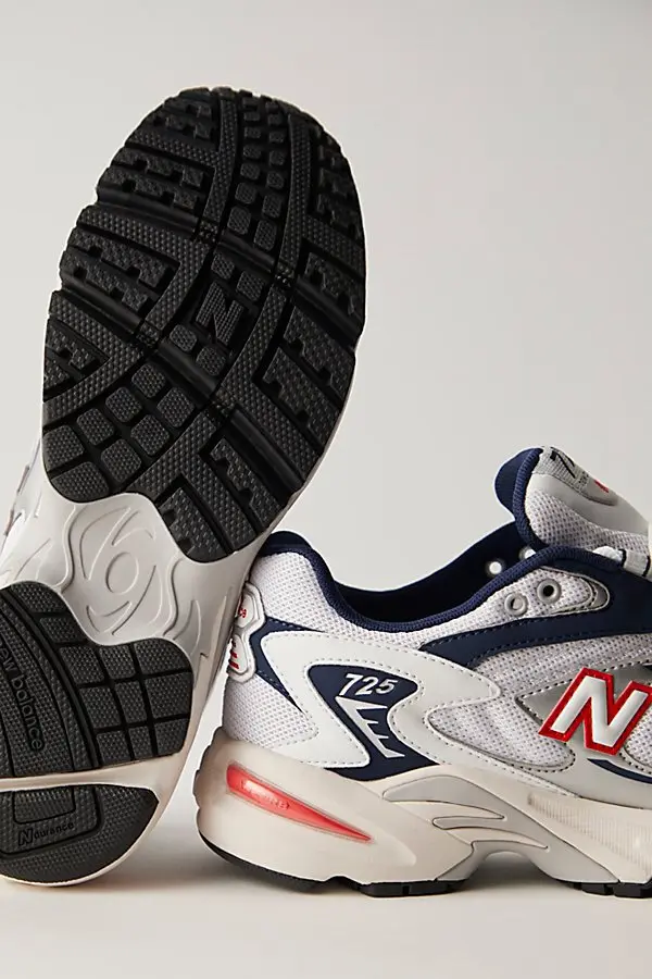 NEW BALANCE 725 Sneakers