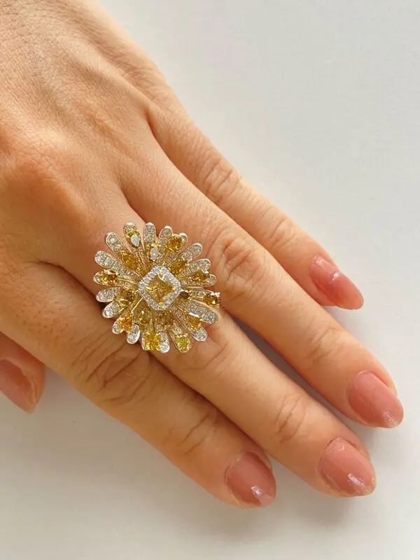 HYT JEWELRY 18kt White And Gold Diamond Cocktail Ring