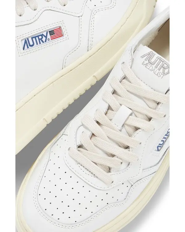 AUTRY Medalist Low Top Sneakers - White/black
