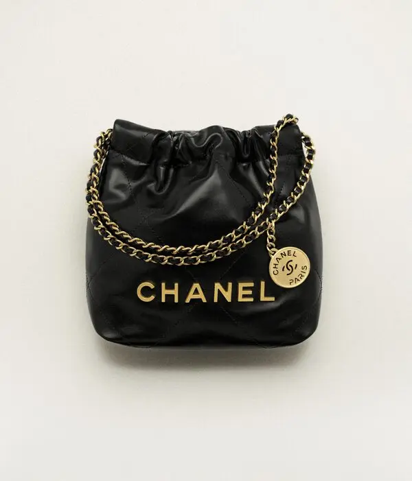 Chanel 22 Mini Handbag - Black
