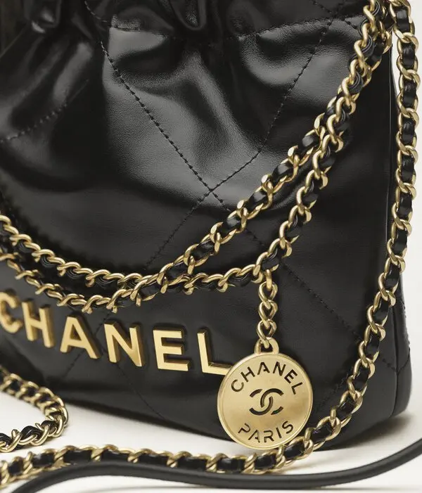 Chanel 22 Mini Handbag - Black