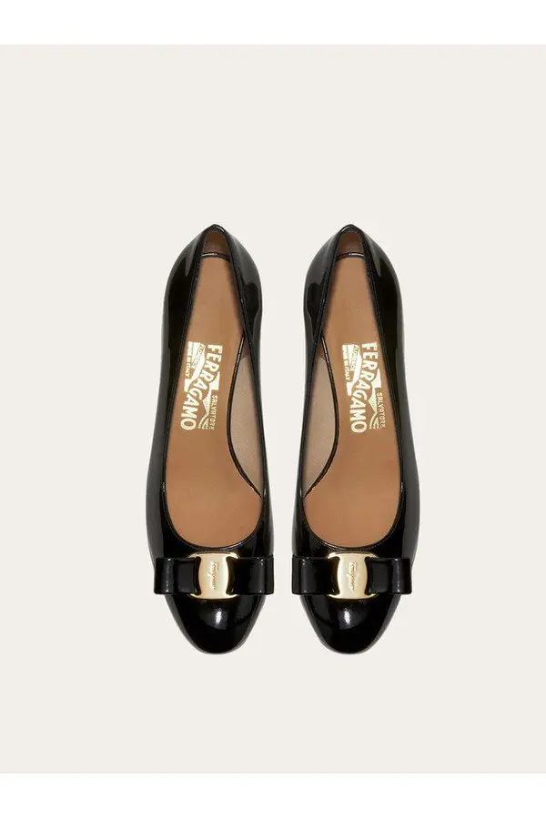 FERRAGAMO Vara Pump - Black