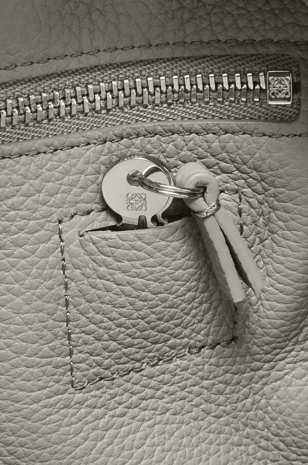 Loewe Amazona 23 Bag In Soft Grained Calfskin