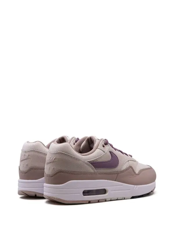 Nike Max 1 Sneakers
