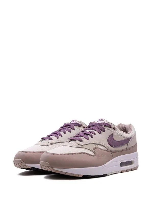 Nike Max 1 Sneakers