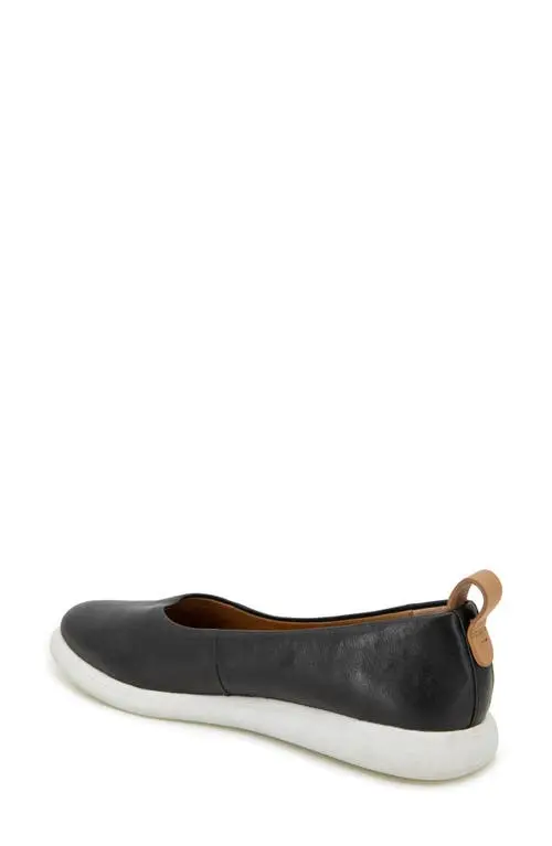 Gentle Souls By Kenneth Cole Bella Flat - Black Leather