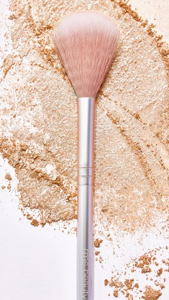 RMS BEAUTY Skin2skin Classic Fan Brush