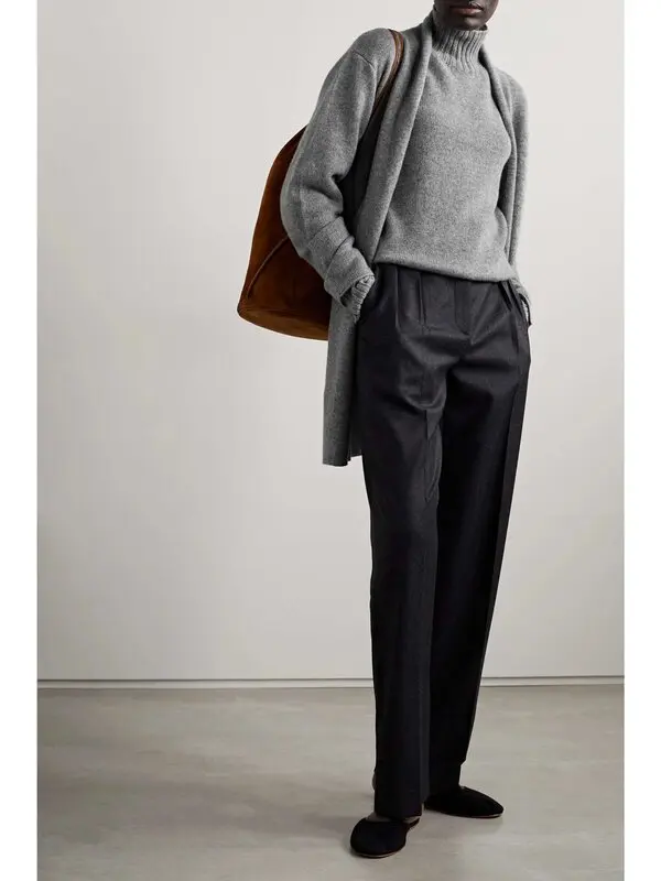 THE ROW Essentials Kensington Cashmere Turtleneck Sweater - Gray
