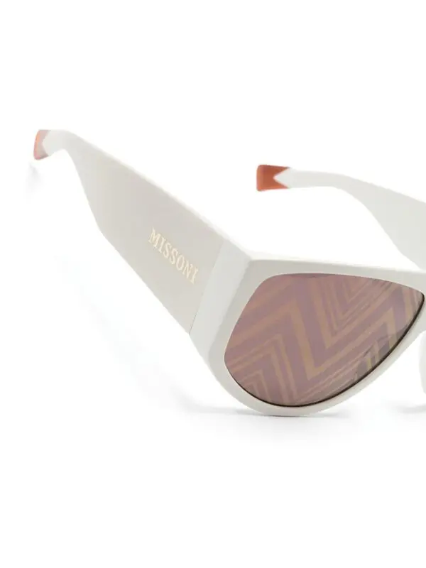 Missoni Logo-Print D-Frame Sunglasses In White - 25% Off  display picture 3
