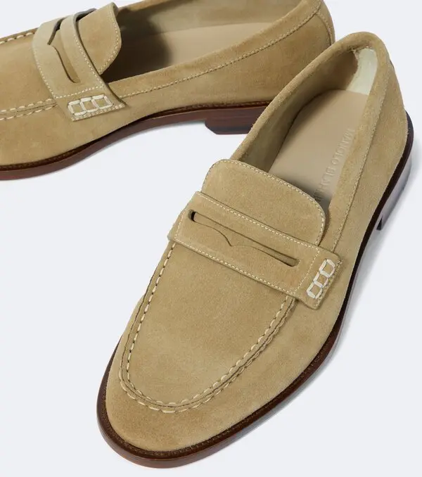 Manolo Blahnik Perry Suede Loafers - Beige