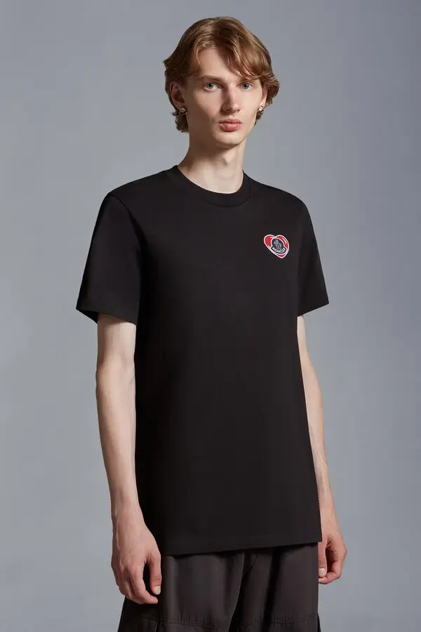 MONCLER ハートロゴ Tシャツ ブラック Moncler Heart Logo T-Shirt - Black | Editorialist