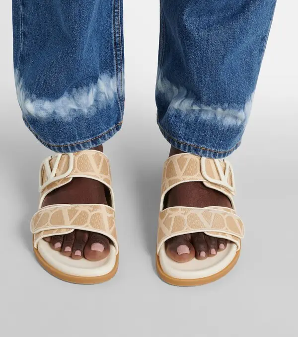 Valentino Garavani Vlogo Signature Raffia Slides - Beige