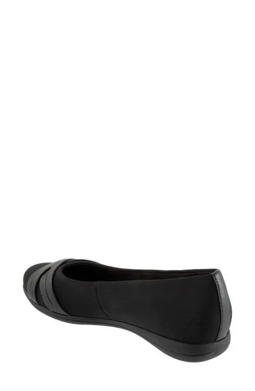 Trotters Daphne Leather Flats