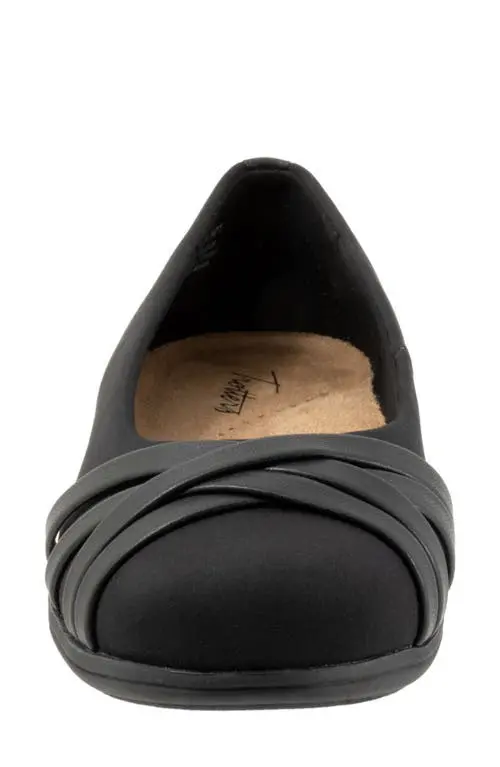 Trotters Daphne Leather Flats