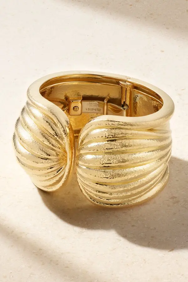 David Webb Scallop 18-karat Cuff