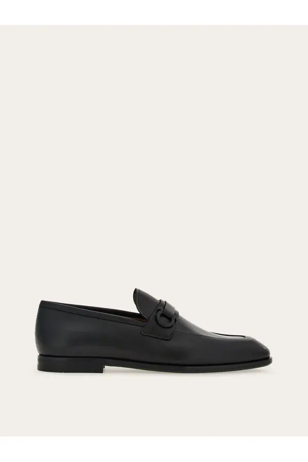 FERRAGAMO Moccasin With Gancini Ornament - Black