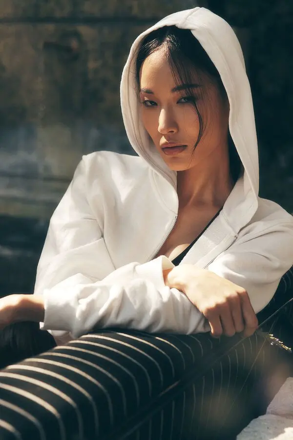 Alo Yoga Zip Up Hoodie With Cropped Silhouette - Ivory
