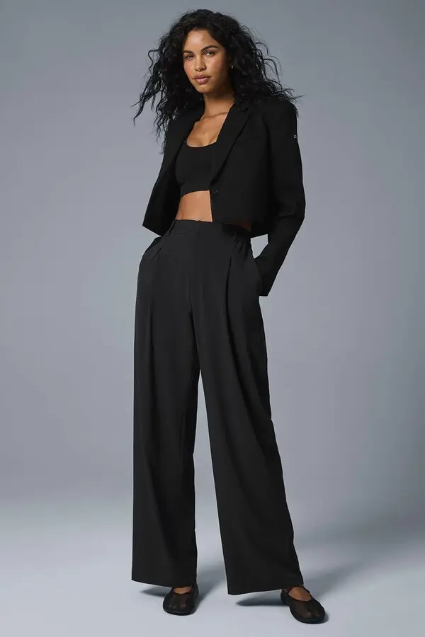 Alo Yoga Cropped First-Class Blazer Jacket - Black | Editorialist