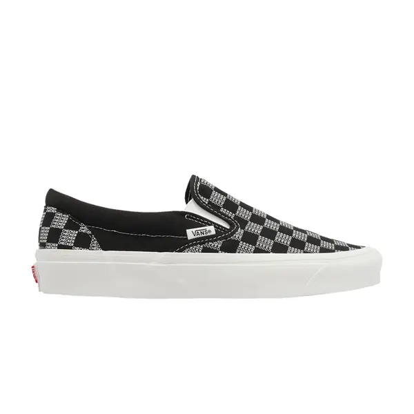 VANS Classic Slip-on Sneakers - Black