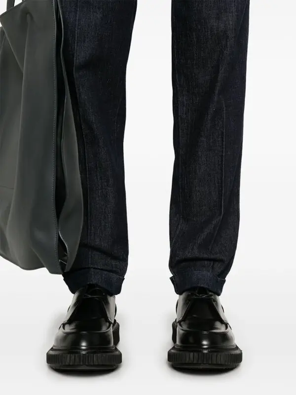 CRUNA Pleat-detail Tapered Jeans