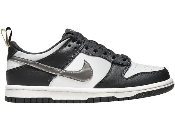 Nike Dunk Low Top Sneakers