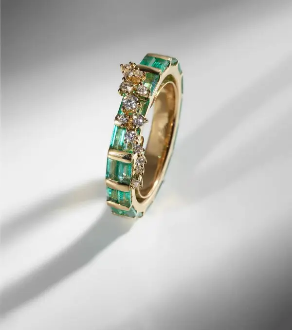 ANANYA 18kt Scatter Ring With Emeralds And Diamonds