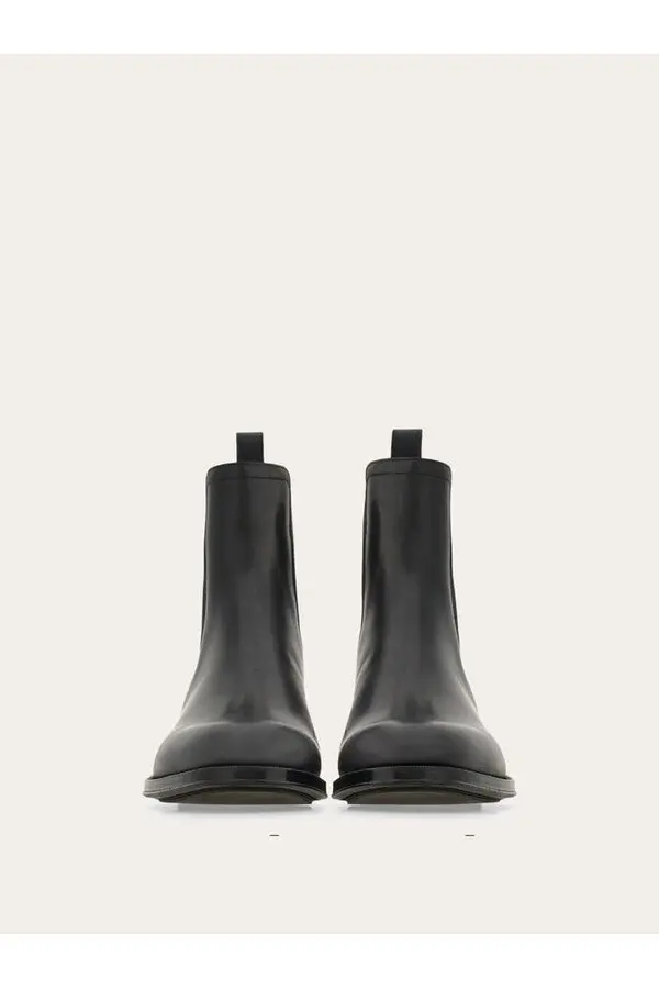 FERRAGAMO Chelsea Boot - Black