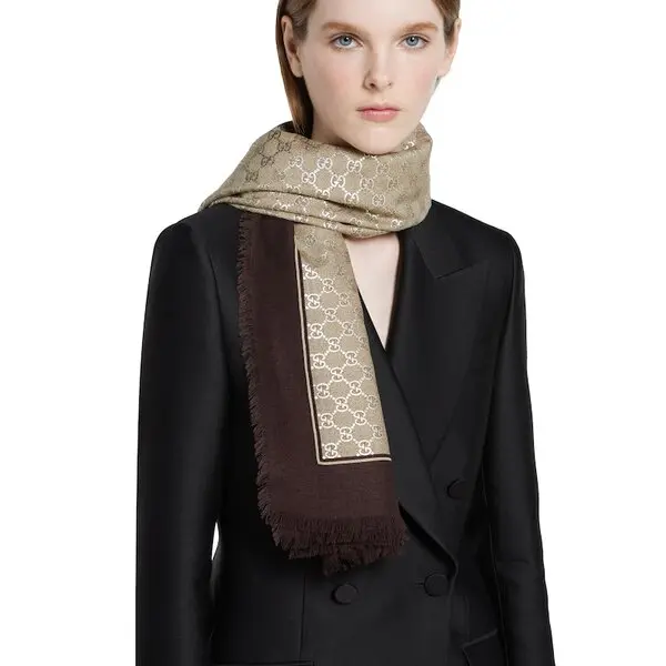 Gucci Laminated Gg Wool Shawl - Beige
