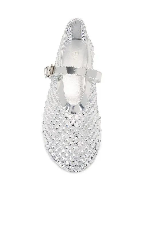 Raye Noam Flat