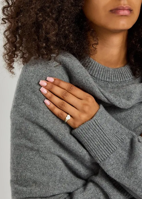 Yvonne Léon Baby Chevalière Cour Berlingot Ring - Gold