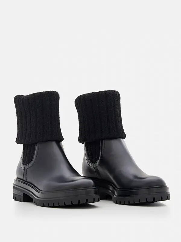 GIANVITO ROSSI Loafers - Black