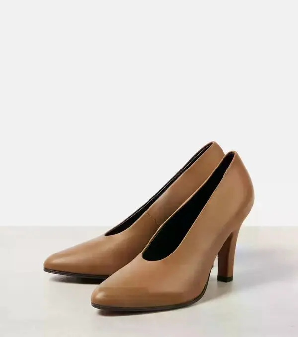 THE ROW Prudens Leather Pumps - Brown