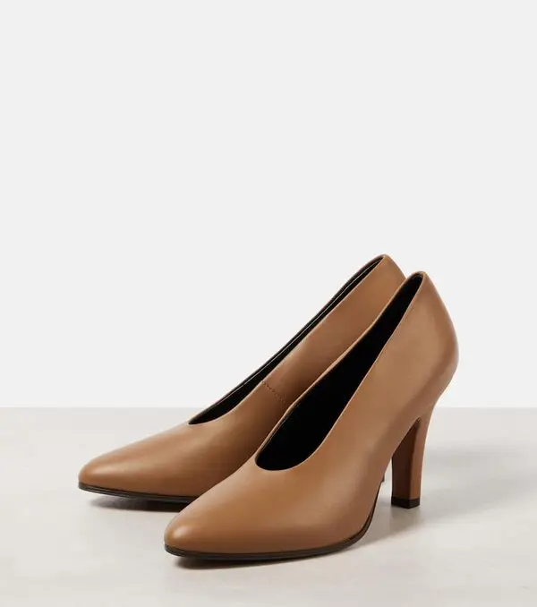 THE ROW Prudens Leather Pumps - Brown