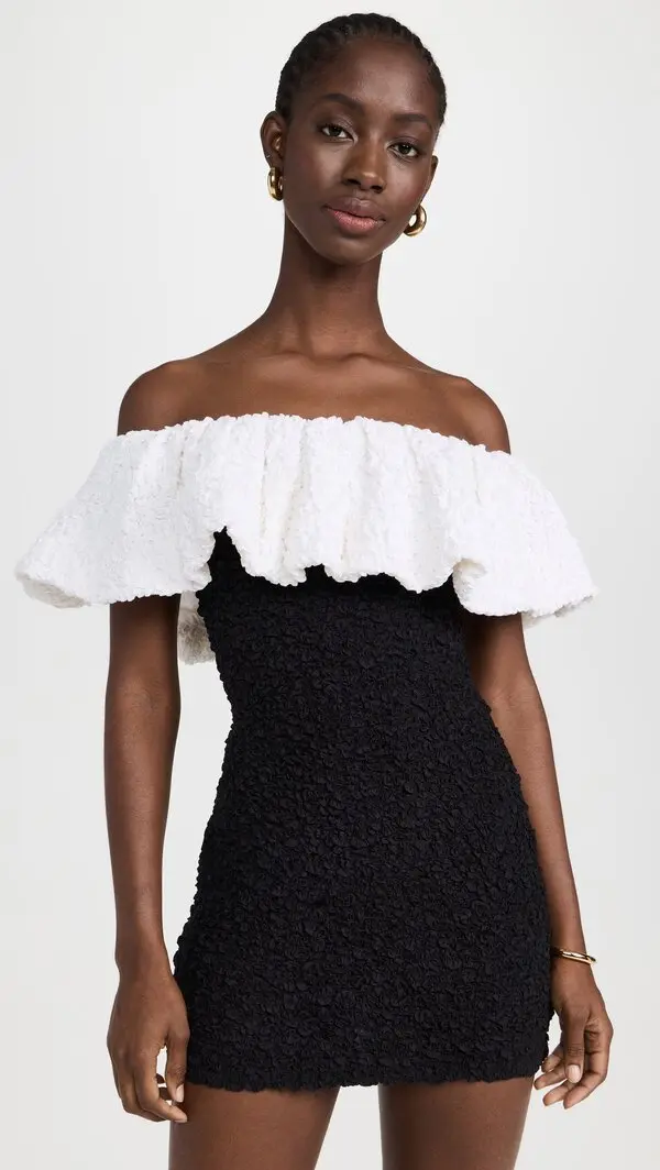 show me dress design A Fashion Show Surprised Us With Unusual Dresses, and They Got Mixed  Reactions on Social Media