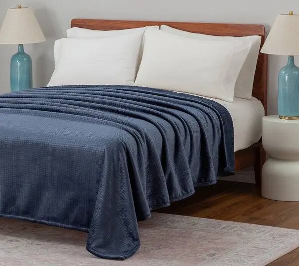 BERKSHIRE BLANKET Berkshire Embossed Waffle Velvetsoft & Sherpa Blanket Queen - One-color
