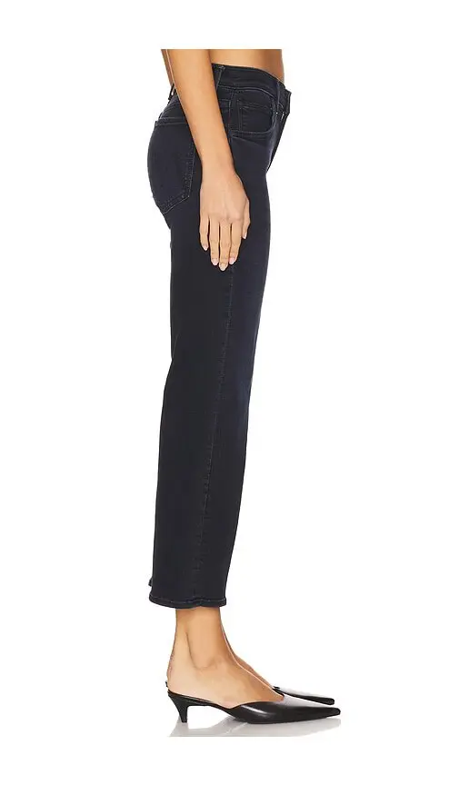 MOTHER Petite Mid Rise Zip Rambler Jeans In Dark Wash Denim - Night In Venice