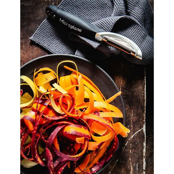 MICROPLANE Professional Straight Blade Stainless-steel Peeler 18.5cm
