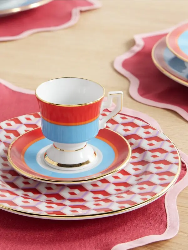 La DoubleJ 34-piece Porcelain, Glass And Linen Dinner Set