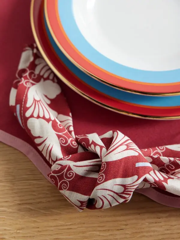 La DoubleJ 34-piece Porcelain, Glass And Linen Dinner Set