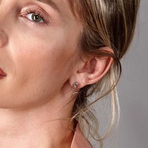 LUCY QUARTERMAINE Dainty Q Stud Earrings - Sterling Silver