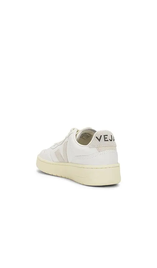 VEJA V-90 Sneaker