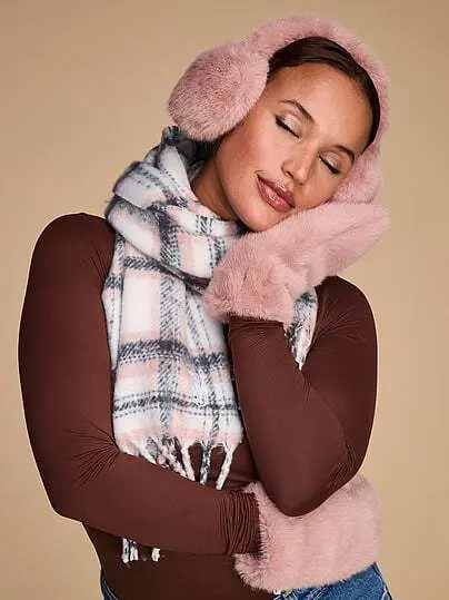 Victoria'S Secret Faux Fur Mittens In Pink - 40% Off | Editorialist