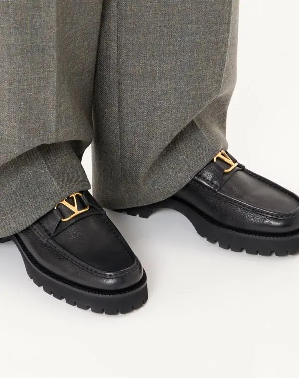 Valentino Garavani Vlogo Signature Buffalo Loafer - Black
