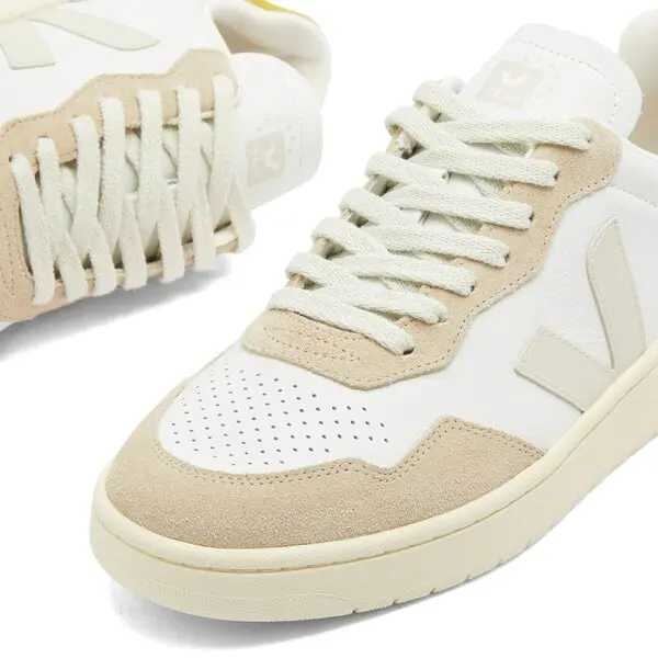 VEJA V-90 O. Sneaker