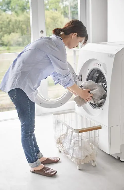 YAMAZAKI Rolling Laundry Basket