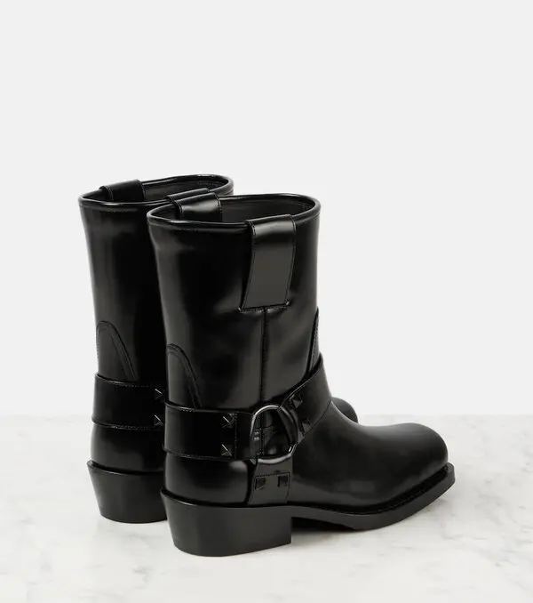 Valentino Garavani Rockstud Leather Boots - Black